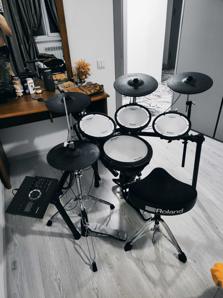 Roland TD17 kvx sotiladi srocna