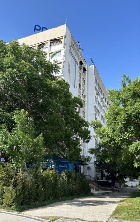 Продам офисное помещение  Метро Ойбек 42 КВ.м 2 линия