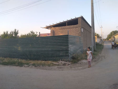 Uchastka sotiladi
