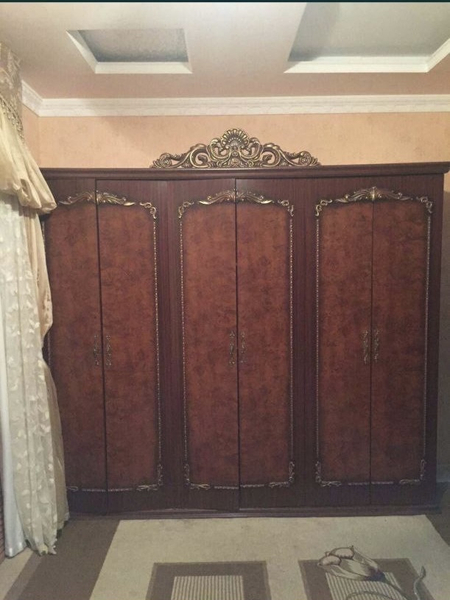 Srochna mebel sotiladi