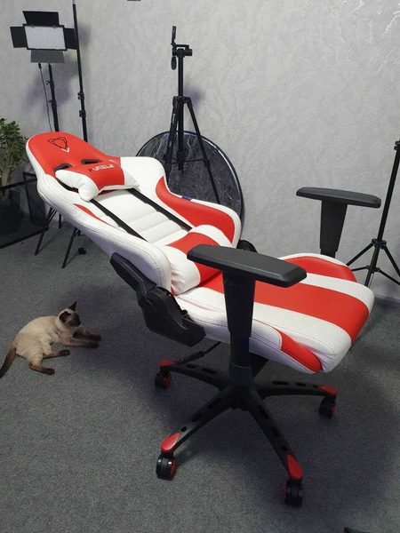 Игровое геймерское компьютерное кресло