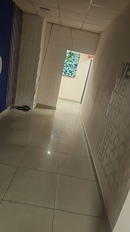 Srochno Drujba metro 250m2  har qanday besnes uchun arendaga beriladi