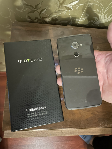 Продается BlackBerry  DTEK60