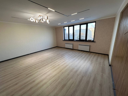 Яккас Бобур, 3хона/3/12, 100м², монолит, Евро ремонт. Ор-р: Аэропорт