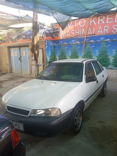Nexia 1 oq rang xolati zor