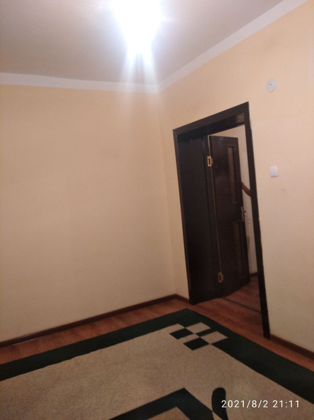 Sergili yangi xayotda 2 xonali kvartira srochniy sotiladi narxi 60000
