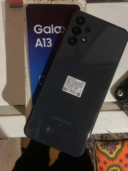Samsung a13 sotiladi yangi pachka ideal aybi yuq 32 talik sroc sotilad