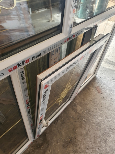 AKFA plast 750  mingdan  derazalar bor sifatli