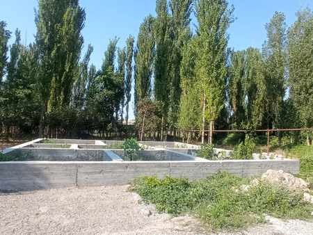 Йер сотилади Йукори Чирчик Янгикургонда 8 сотих Бустонликка чегародош