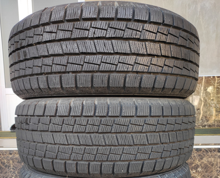 Балон 215/55/R17 94Т . Зимние шина . Идеально.