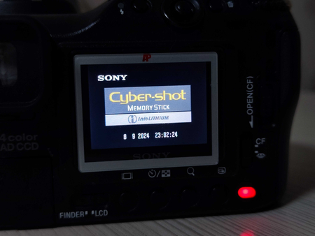 Sony Cyber-shot DSC-F828