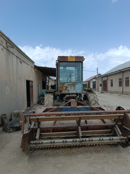 Traktor 28 sotiladi