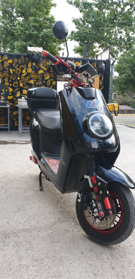 Skuter Kafolati bor