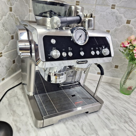 Delonghi Кофе Машинка ПРОДАМ СРОЧНО