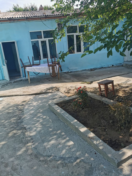 Sotiladi hovli hamma sharoitlari bor,Samarqand shahar markazida joylas