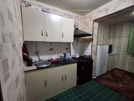 Срочно 2х Прадаётся Октяабирь 1микрарайоне 1этаж орентир кафе хилола