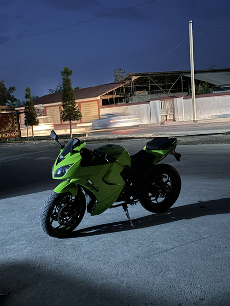 Mototsikl Kawasaki ninja