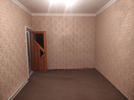 Срочни сотилади.Чирчик шахар.