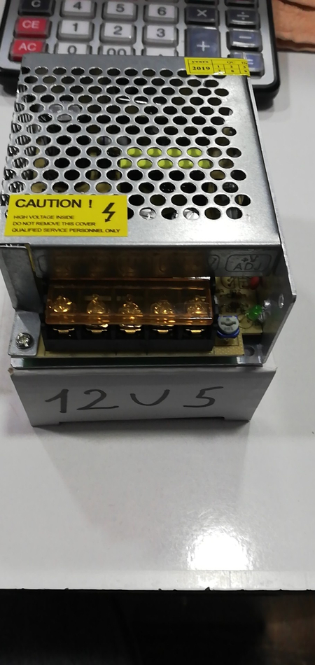 Blok pitaniya 12v5 metal.