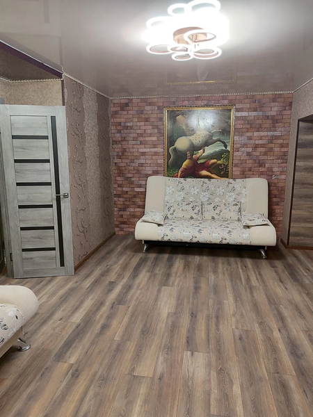 Сдается 2 х комнатная метро Ойбек, Факат йош оилага