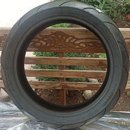 Mishlen Pilot Power. Задняя шина. 
Размер 160/60R17.
Абсолютно новая.