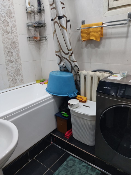 Срочно! Юнусабад 8кв 2/2/4 кирпич 77 серия  65.500у.е