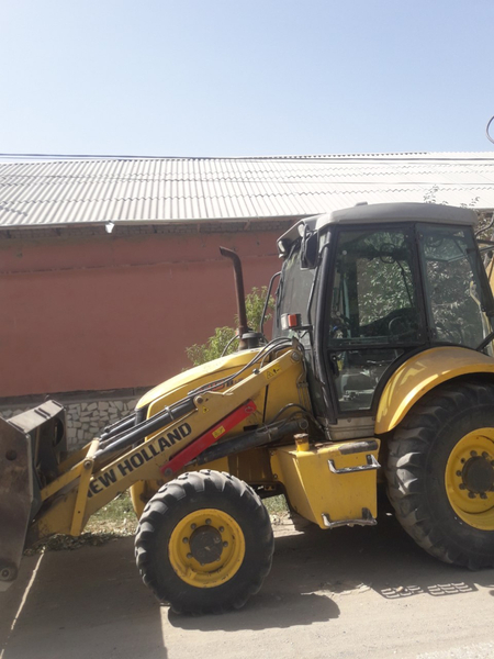 Ekskavator pogruzchik New Holland sotiladi