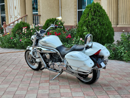 Moto huyosun 650 yil  2005