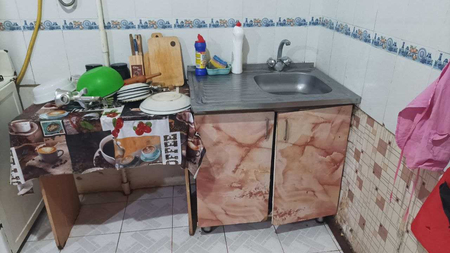 Кухонная мебель и мойка, диван с креслами