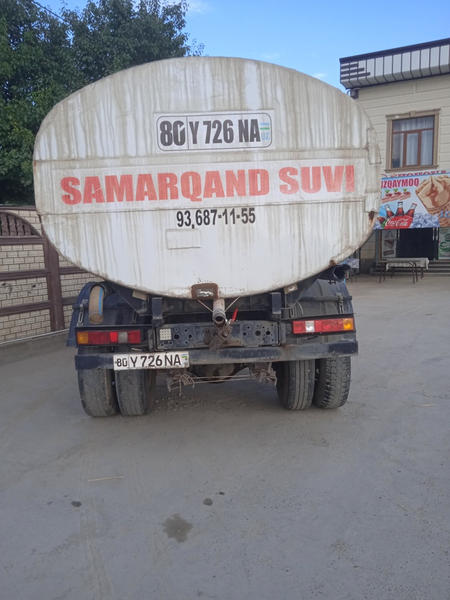 Водавоз ЗИЛ ишлаб турибди