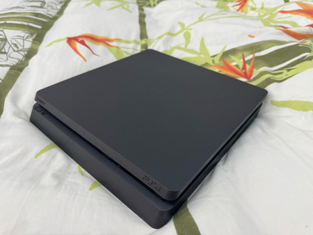 Playstation 4 slim