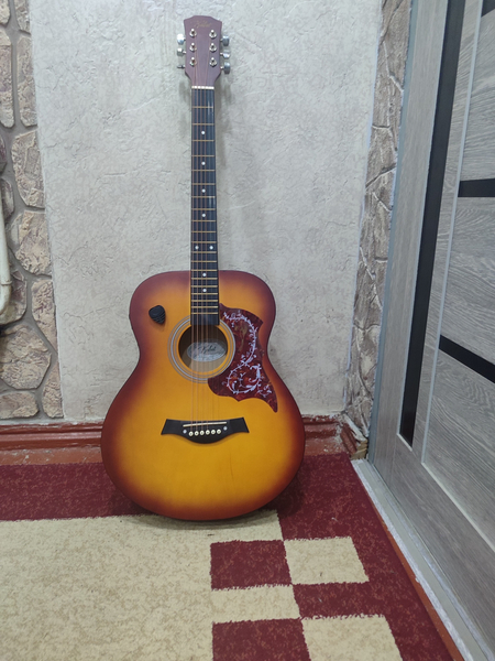 Ekvalazer 40 razmerli gitara, yangi hali ishlatilmagan 2024 yil.