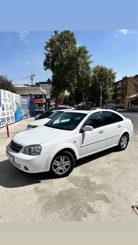 Ласетти сотилади