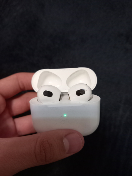 Air pods 3 va smart watch