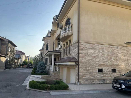 Срочна Продаётся:  Дом Улица Ахмад Югнакий Соток 5