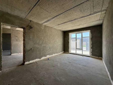 2 qavatli 5 xonali hovli sotiladi.
