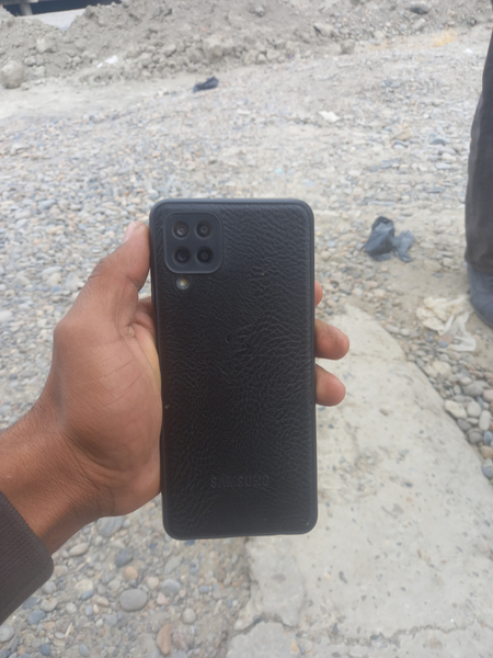 Samsung Galaxy A12 3/64 garantiyasi bor