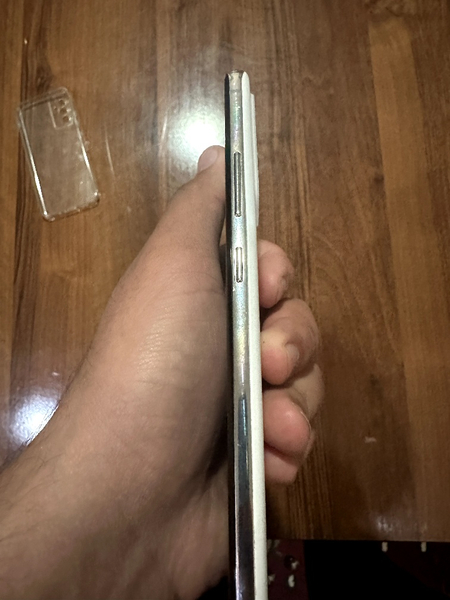 Samsung A82 5G  120Hz sotiladi