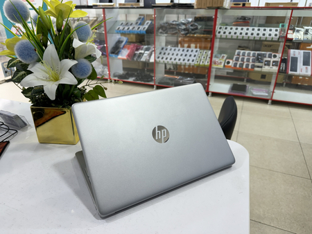 Pashti yangi hp core i5 11 avlod IRIS videokartalik holati ideal IT ga