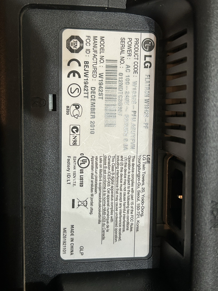 Продам Монитор LG и колонки Microlab в отличном состоянии.
