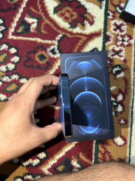 Iphone 12 pro srochnaga sotiladi