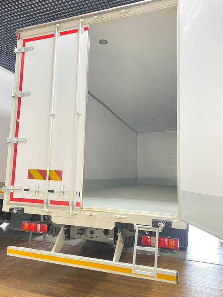 Автофургон Sinotruk Howo-Max 8x4 (480-62)