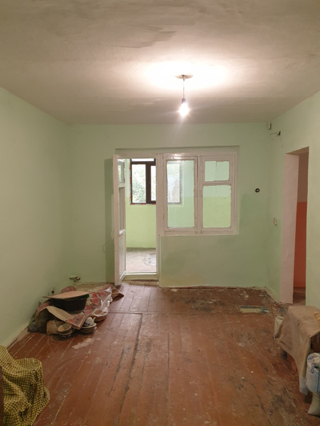 Продаётся срочно 2хкомнатная квартира. Город ахангаран.