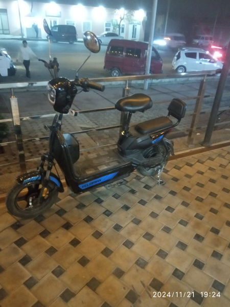 Skuter sotiladi obmen bor benzinlikga