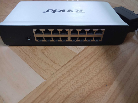Продаю switch Tenda 16 port