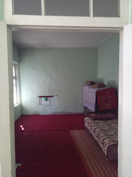 Hovli sotiladi. Uy.