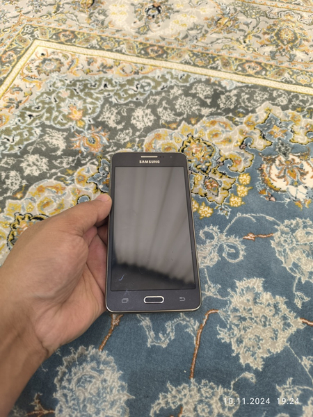 Telfon Samsung ishladi holati yaxshi