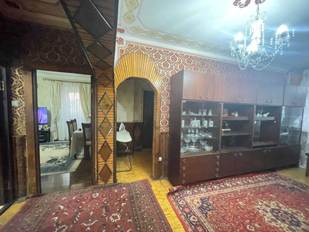 Продаётся 5 комнатная квартира по улице Нукусская.
