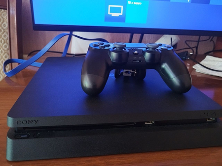 PlayStation 4 slim 1tb