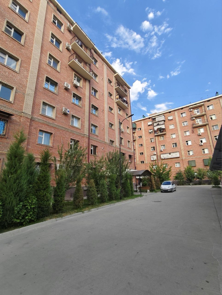 Срочно квартира продается 74 квадрат Новостройка